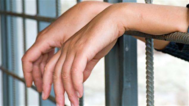 En prison avec sa fille dans le Missouri, Sandy Harrel crie à Dieu ...