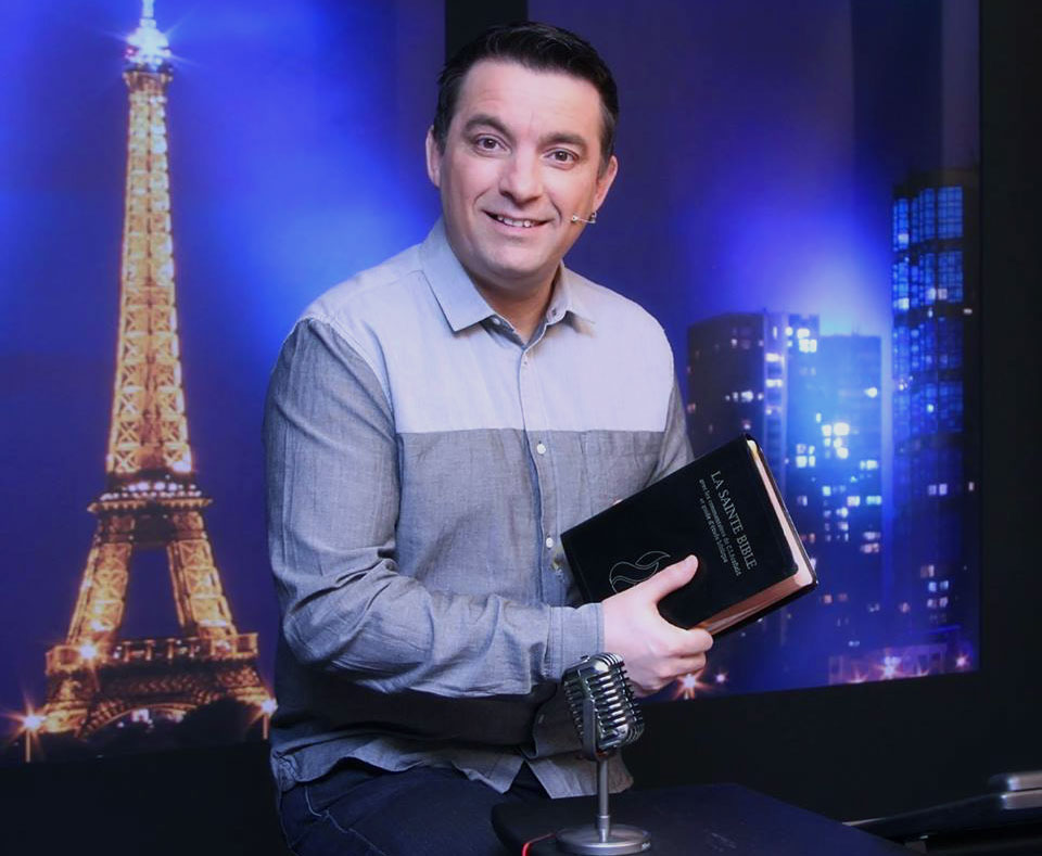 Franck Alexandre, libéré des chaînes de l'occultisme - iCHRETIEN.COM