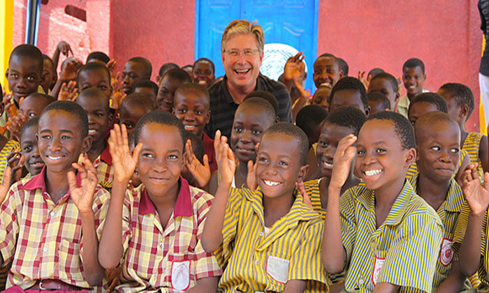 Don Moen aide les enfants vulnérables d'Afrique à continuer l'école ...