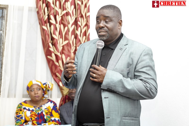 Formation des Leaders - Le pasteur Adji Raymond investi ambassadeur et ...