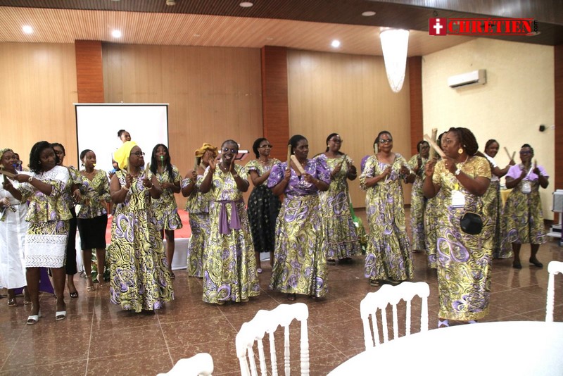 Eglise – Grand moment de louange et d’adoration des femmes réunies au ...