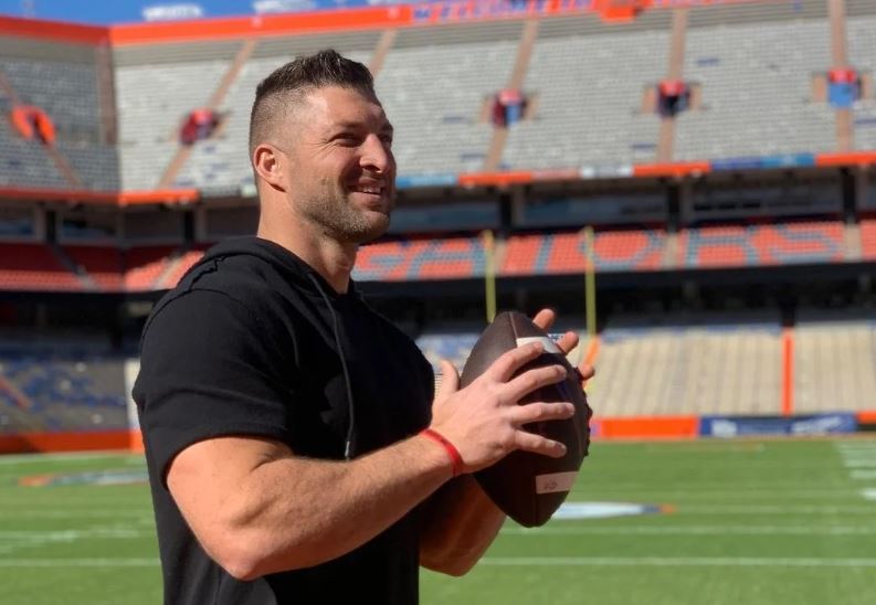 Un athlète chrétien vend aux enchères un trophée d'un million de ...